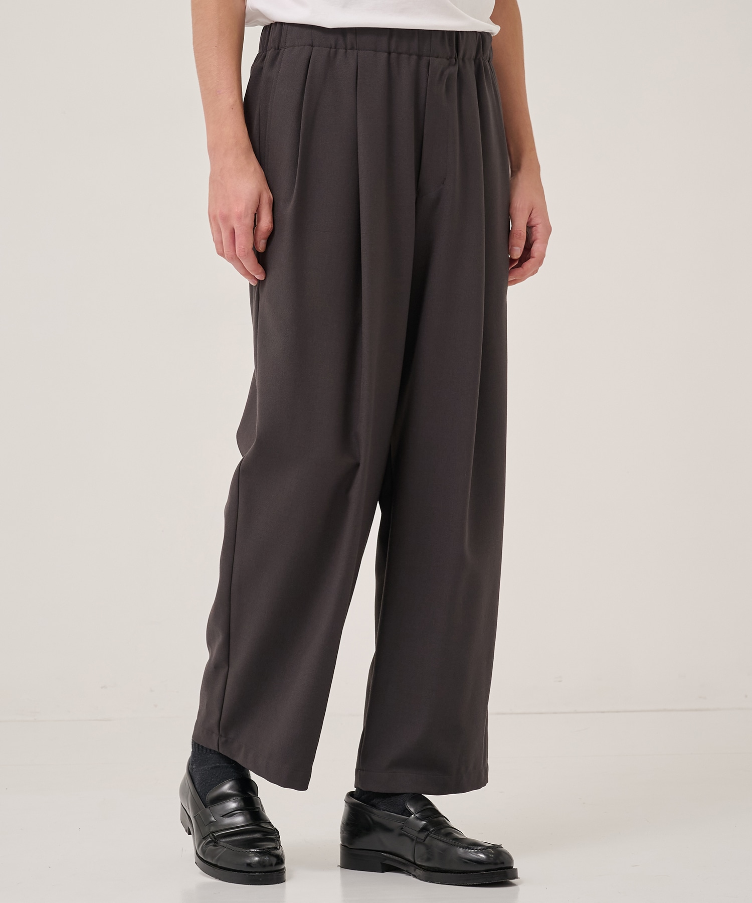 〈別注〉 TWO TUCK STRAIGHT EASY PANTS | marka markaware